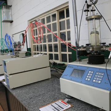 Ensaio Triaxial do tipo UU – Não Adensado e Não Drenado – ASTM D2850 - LTEC